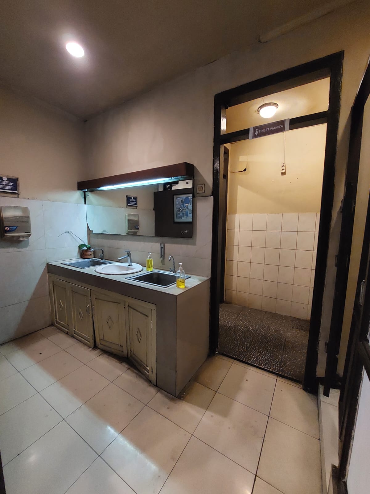 Ruang Usaha di Mainroad Riau Bandung Lokasi Sangat Strategis ...